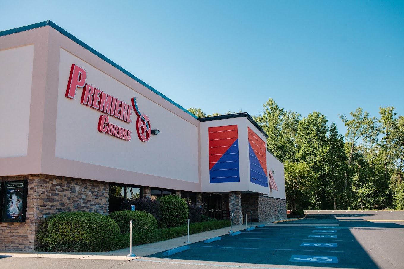 Premiere Seneca Lux Cine 8 Theater - Showtimes & Tickets