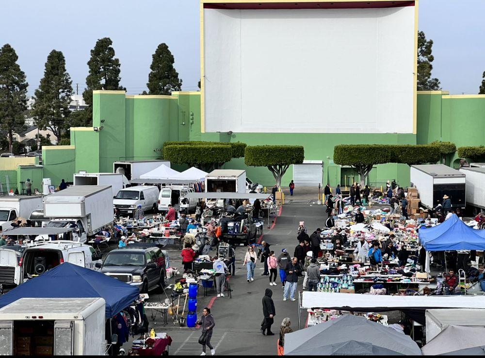 Roadium Drive-In Theatre in Torrance - Showtimes & Tickets
