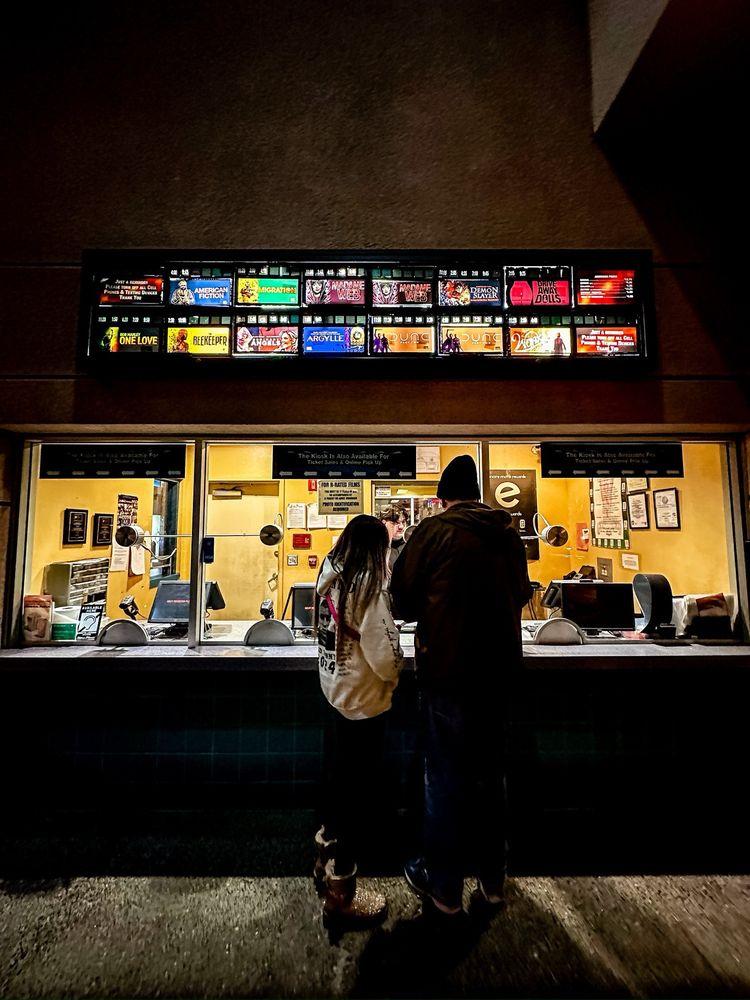 Santa Rosa Roxy Stadium 11 Theatre in Camarillo - Showtimes & Tickets