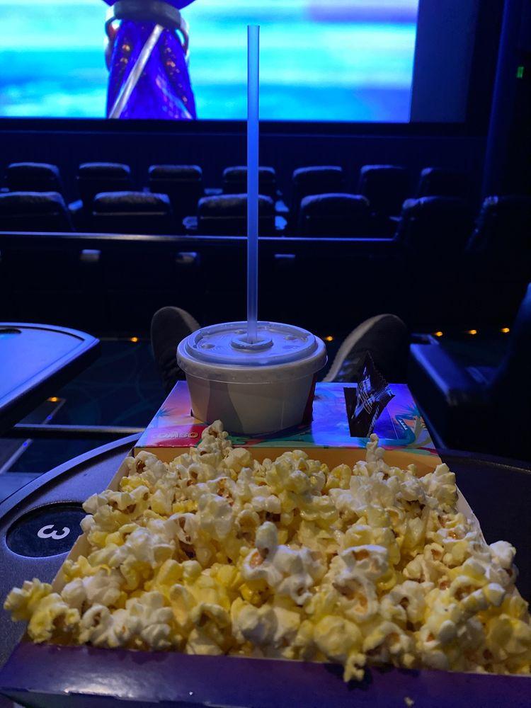 Santa Rosa Roxy Stadium 11 Theatre in Camarillo - Showtimes & Tickets