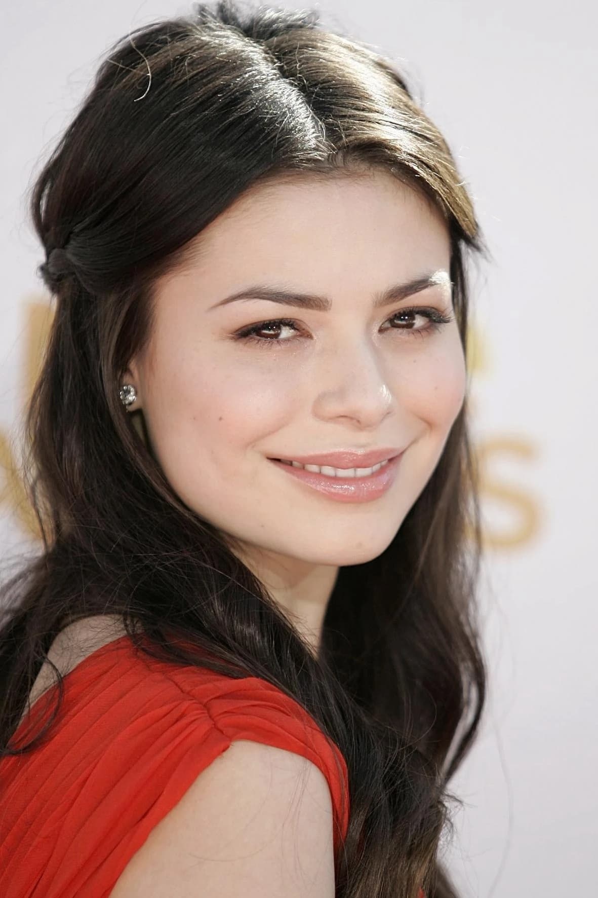 Miranda Cosgrove: Biography, Movies, Net Worth & Photos