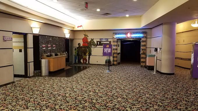 Ciné Starz St. Laurent Centre - Showtimes & Tickets