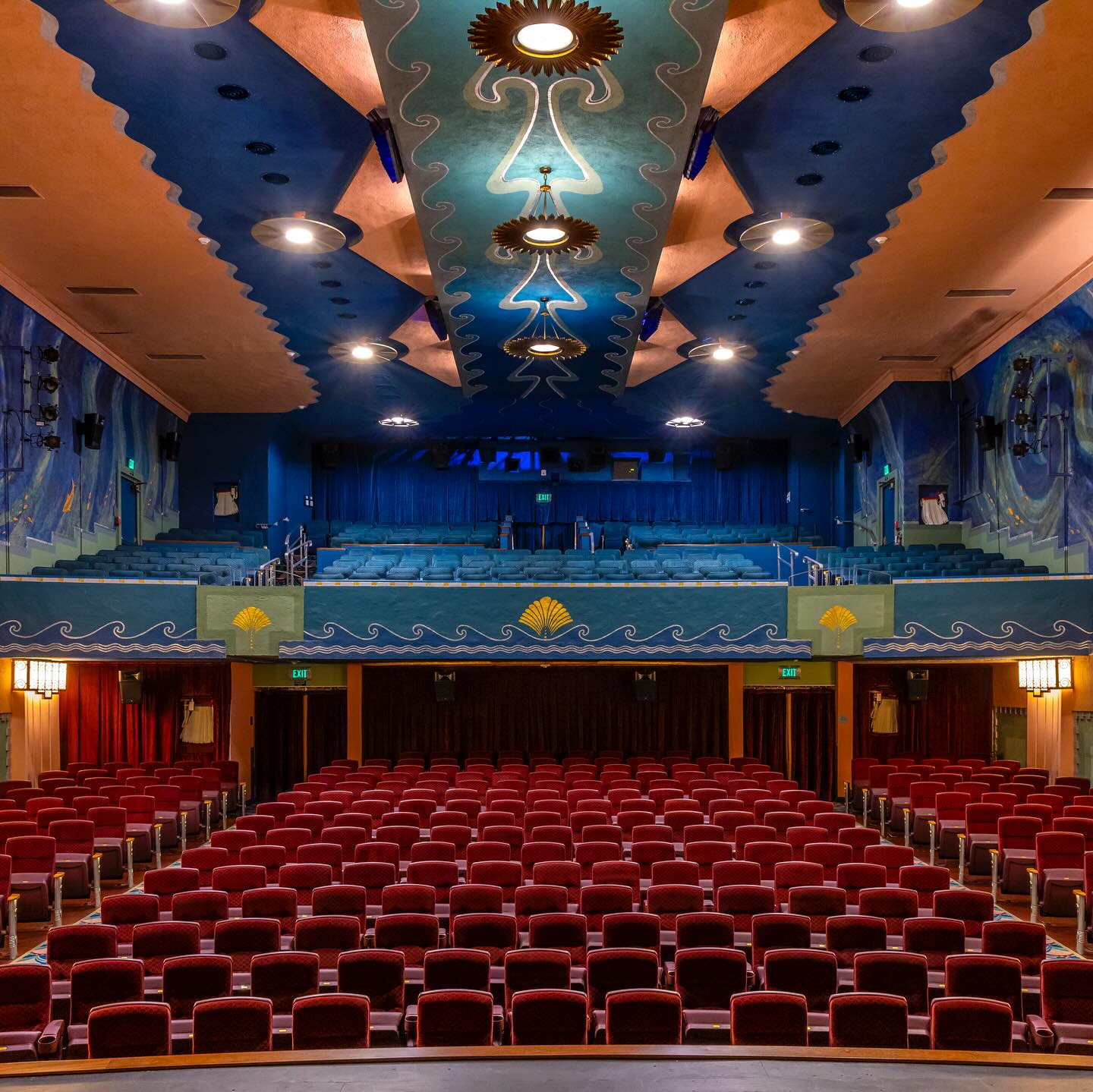 Lido Theater in Newport Beach - Showtimes & Tickets