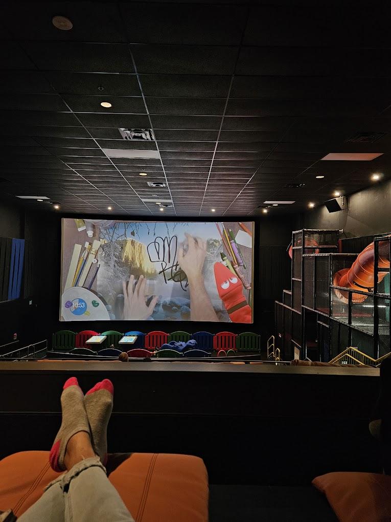 B&B Theatres Omaha Oakview Plaza 14 - Showtimes & Tickets