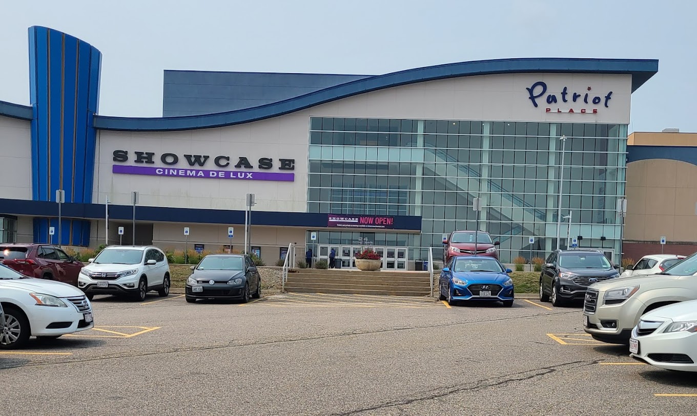 Showcase Cinema de Lux Patriot Place - Showtimes & Tickets