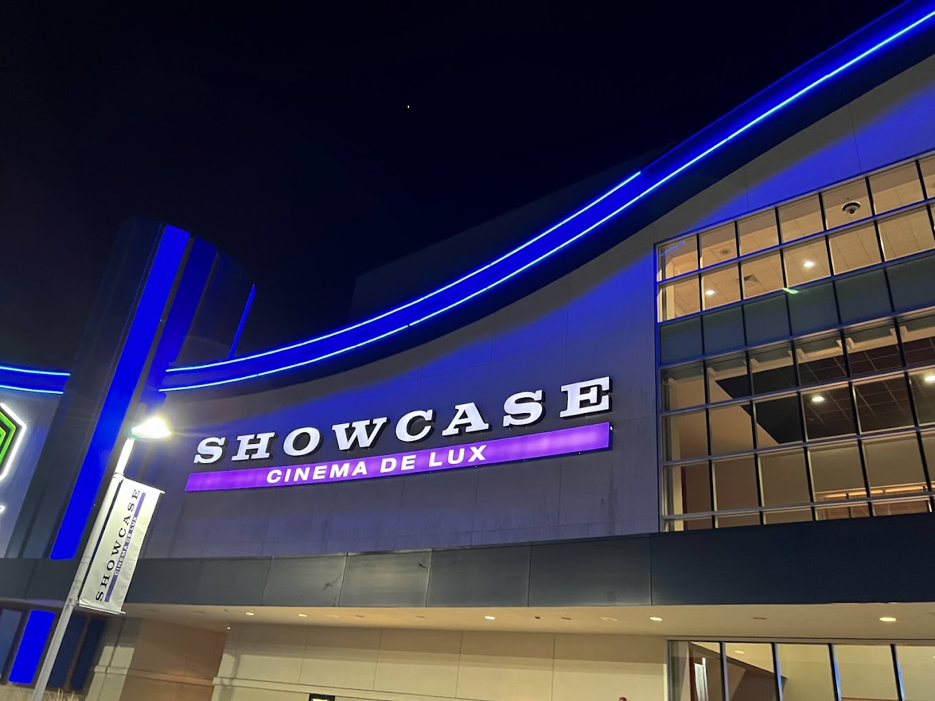 Showcase Cinema de Lux Patriot Place - Showtimes & Tickets