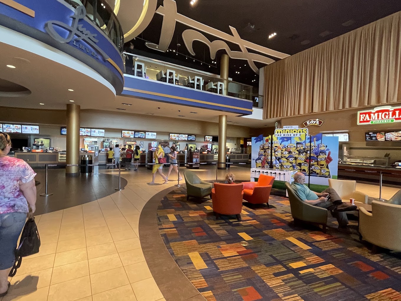 Showcase Cinema de Lux Patriot Place - Showtimes & Tickets